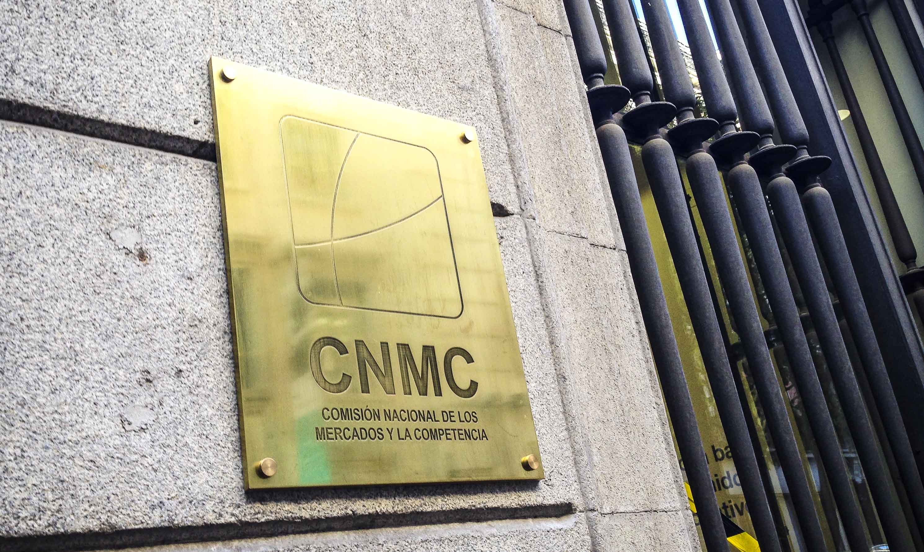 Spain: CNMC urges telecommunications companies to "un-bundle" products ...
